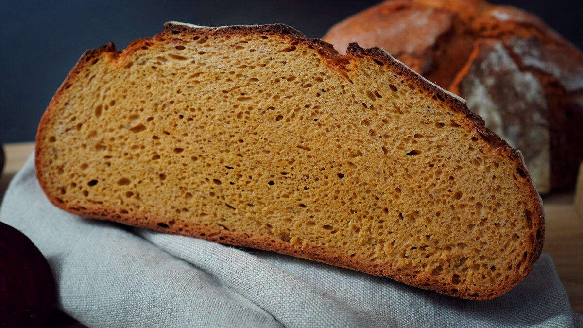 Brot backen mit Roter Bete und Parmesan – tolle Kruste, saftige Krume ...