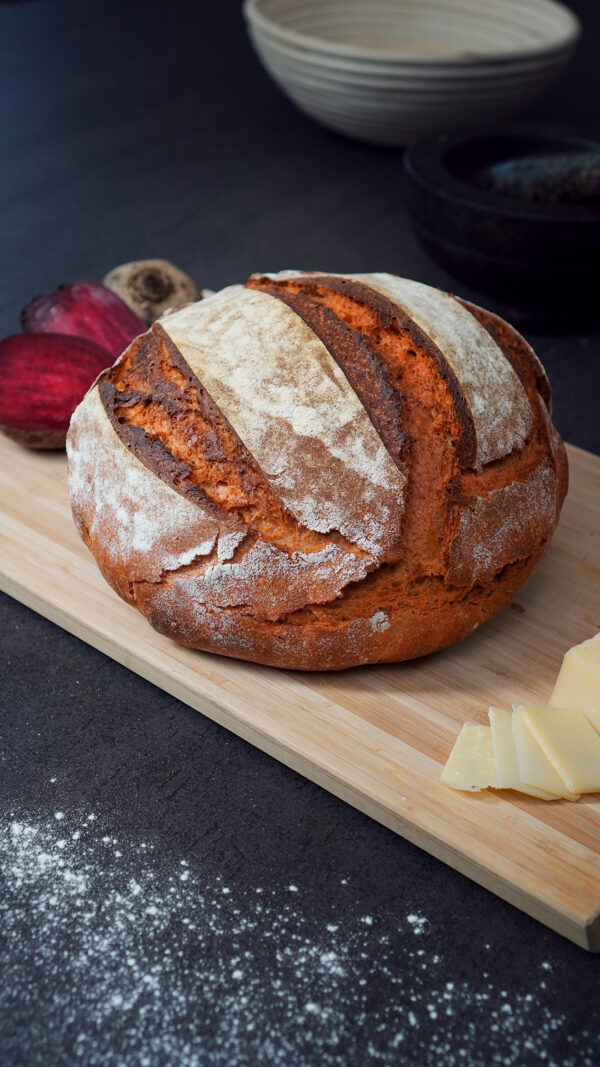Brot backen mit Roter Bete und Parmesan – tolle Kruste, saftige Krume - Thomas kocht - der ...