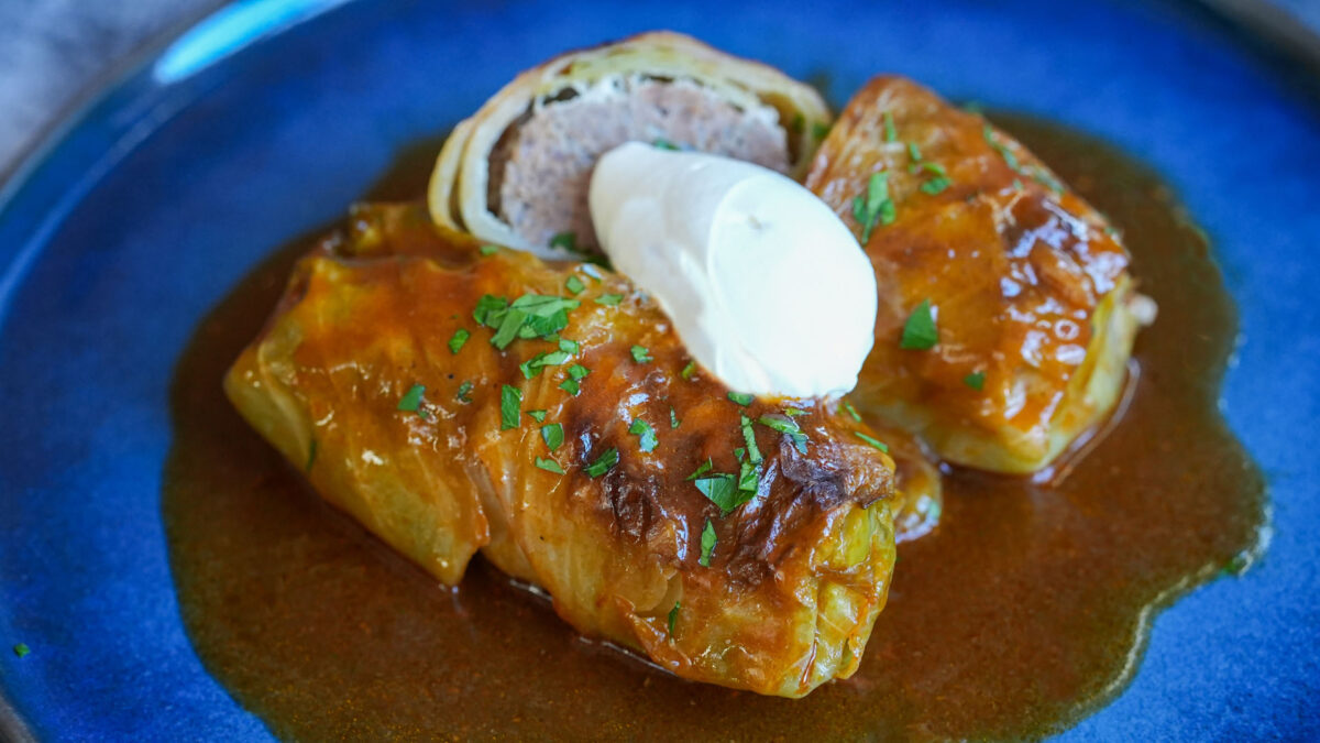 Kohlrouladen wie bei Oma – einfaches Rezept mit herrlicher Soße ...